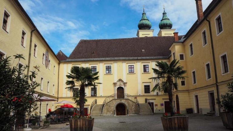 Stift Lambach: Hier kam jeder mal vorbei. - Reiseblog Wiederunterwegs.com